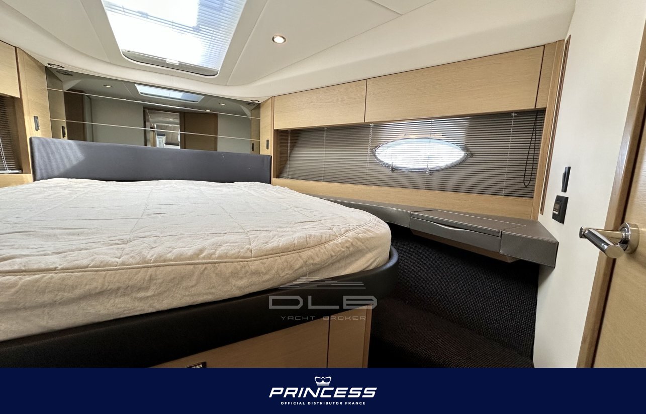 PRINCESS V39 Second-hand - DLB Yacht Broker